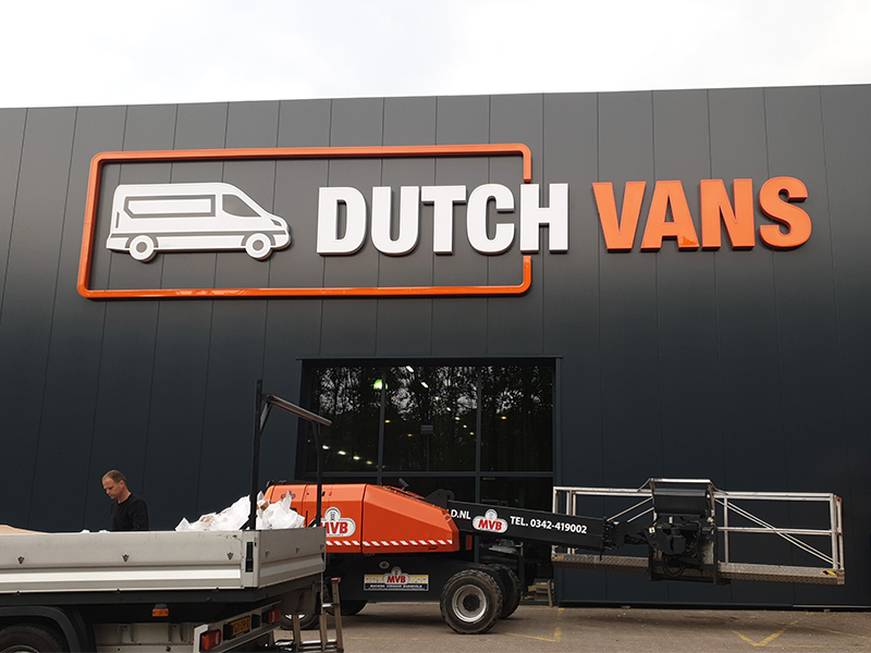 Gevelbelettering en Outdoorsigning | Fraai Signmakers